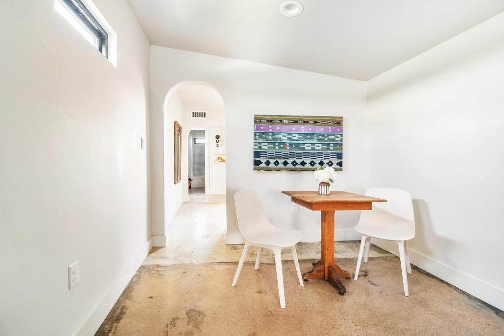 The Cape Backhouse, Fredericksburg (updated prices 2024)