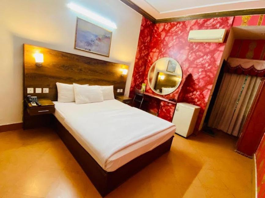 Hotel B R Lounge, Multan (updated prices 2026)