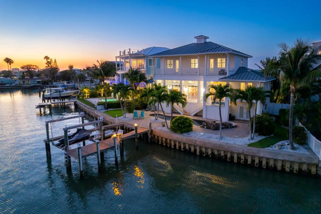 Waterfront Oasis Hot Tub Pool Kayak, St Pete Beach (updated prices 2024)