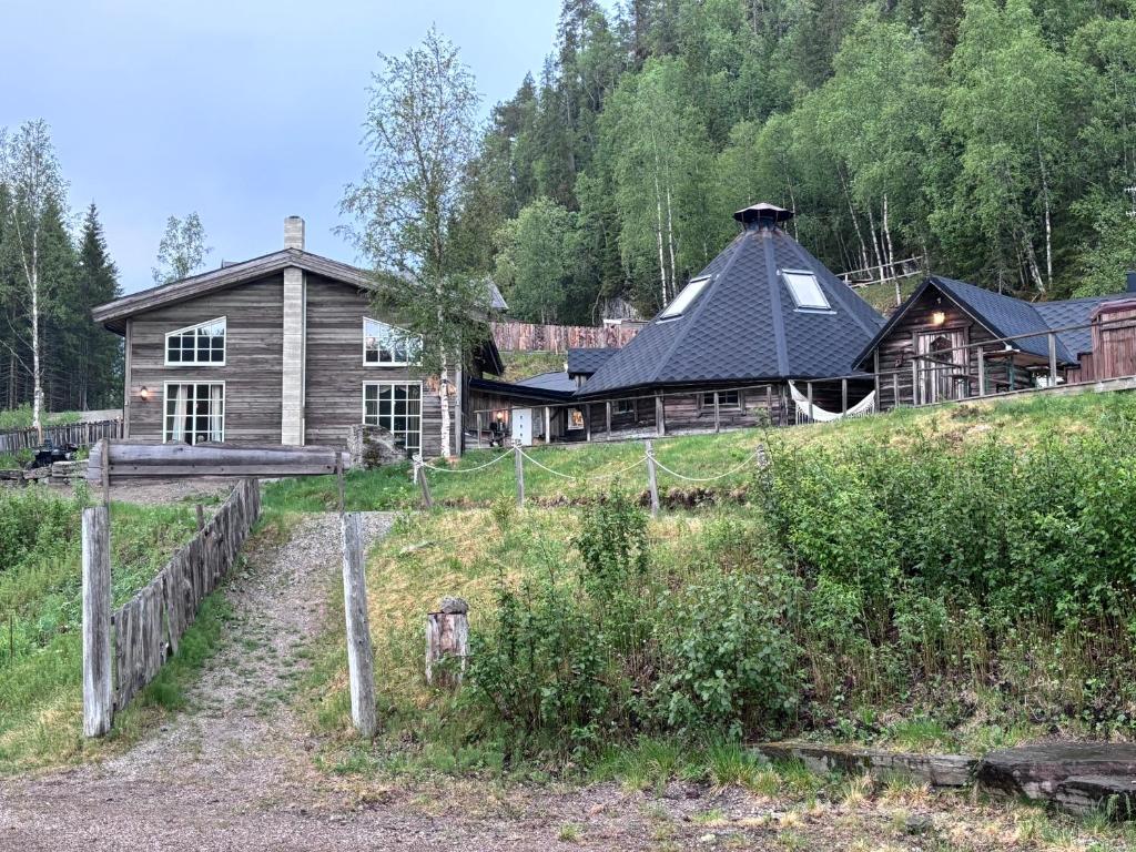 Efri Halfa, Homstad (updated prices 2025)