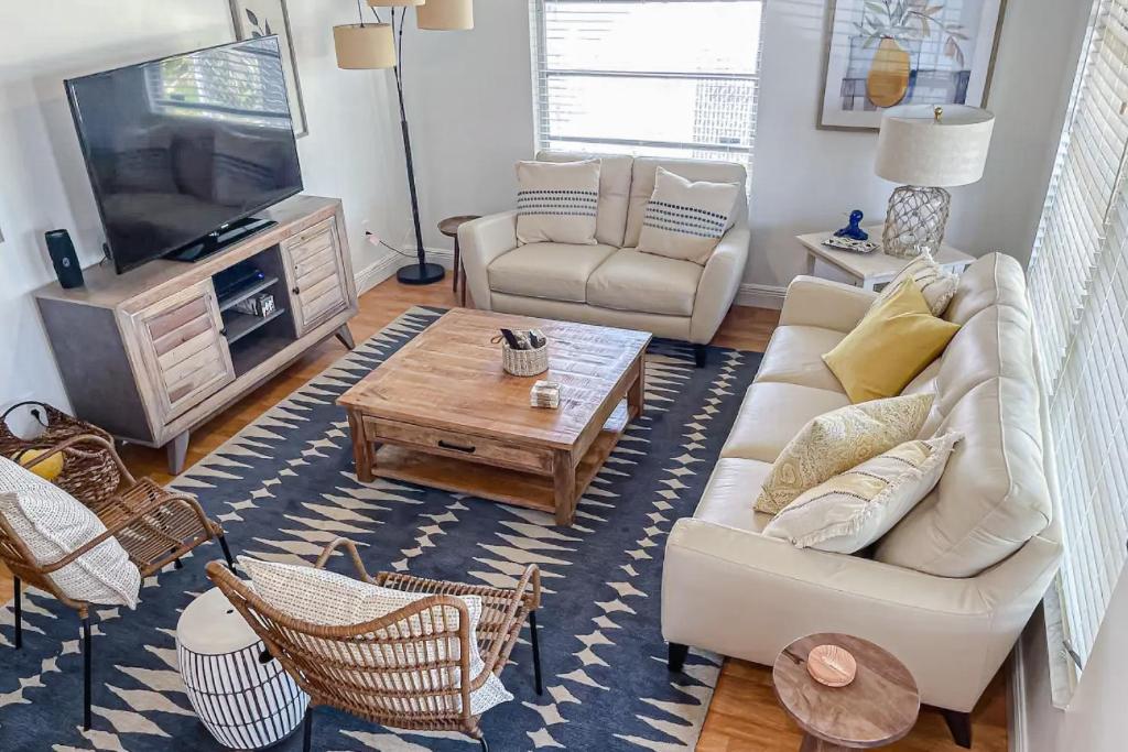 Naples Park Retreat, Naples (updated prices 2025)