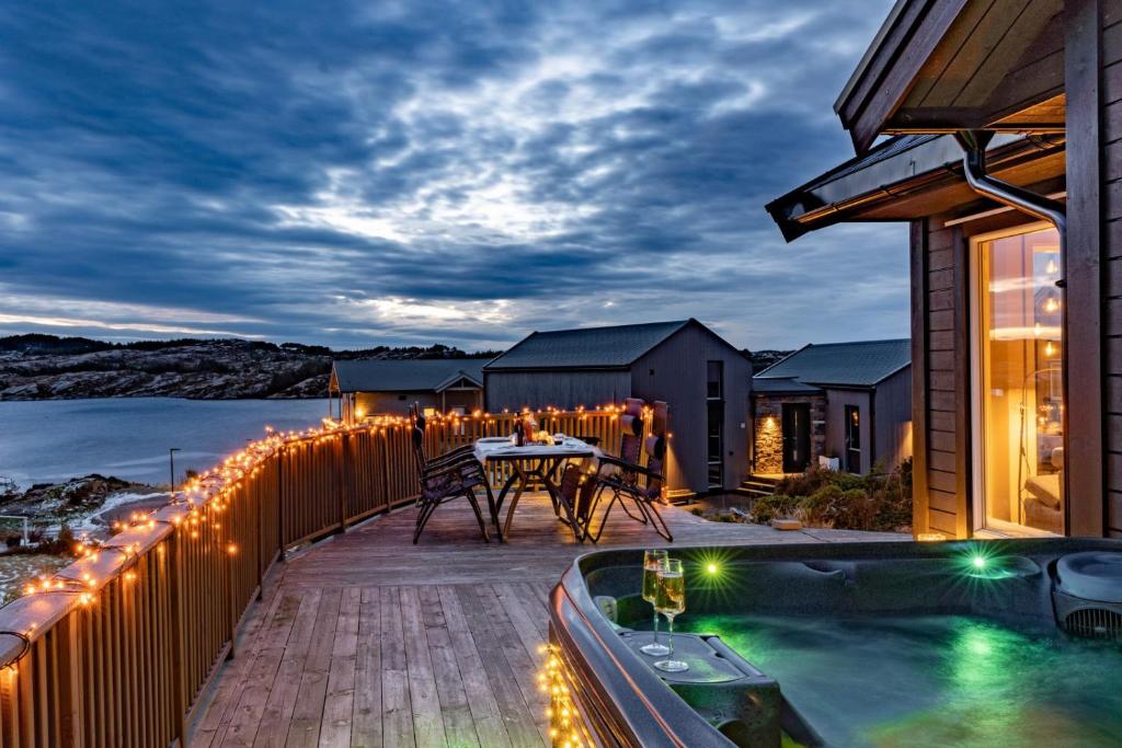 Luxurious cottage outside Bergen with Jacuzzi, Forland (updated prices ...