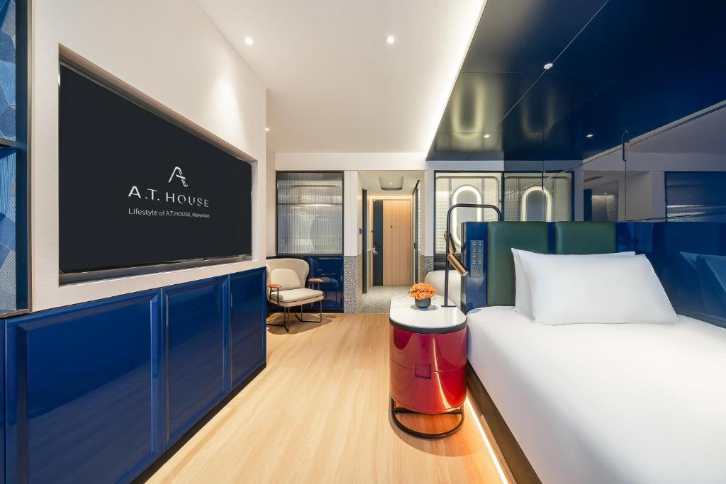 A T HOUSE Shanghai City Center Xujiahui - Free Night Snacks from 930pm ...