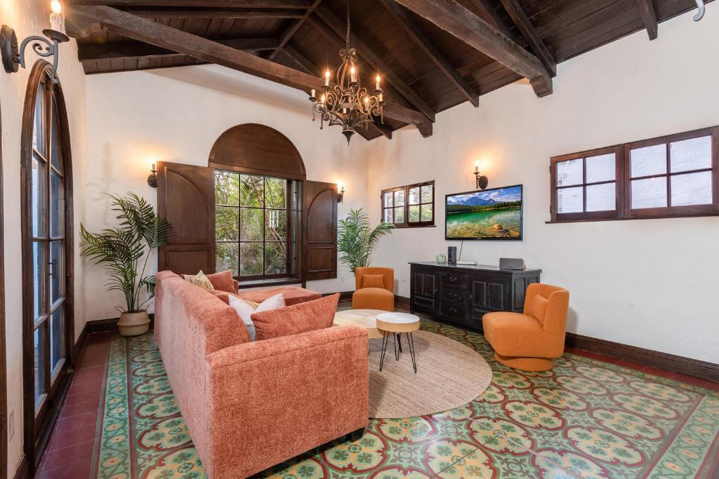 Lux Spanish Style Mansion 4BD BA,Dog House, Los Angeles (updated prices ...