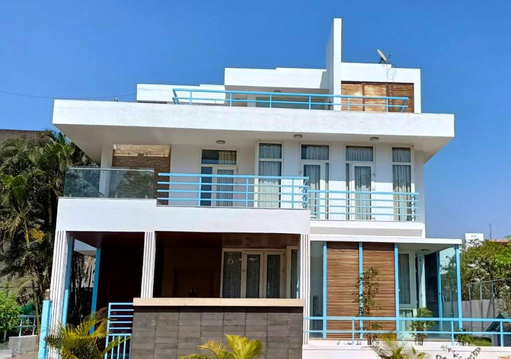 Elevate Luxurious 5 BHK Villa with Private Pool In Lonavala, Lonavala ...