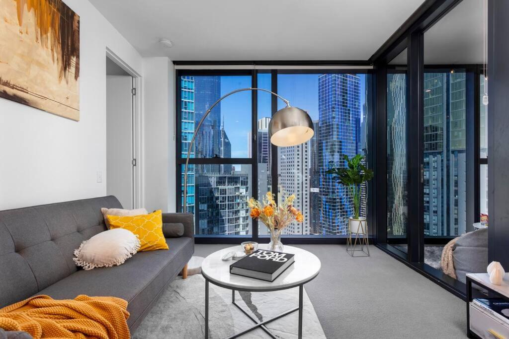 Unique & Spacious Retreat - Cozy Balcony City View, Melbourne (updated ...