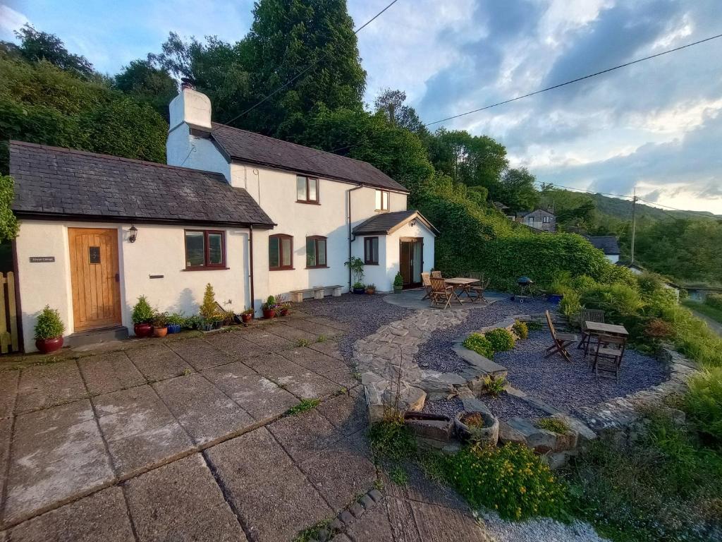 Alwyn Cottage, Llangollen (updated prices 2026)