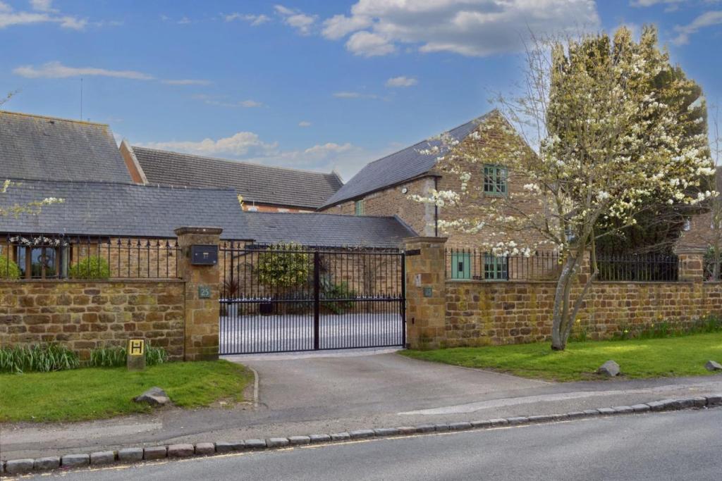 The Old Stables, Northampton (updated prices 2026)