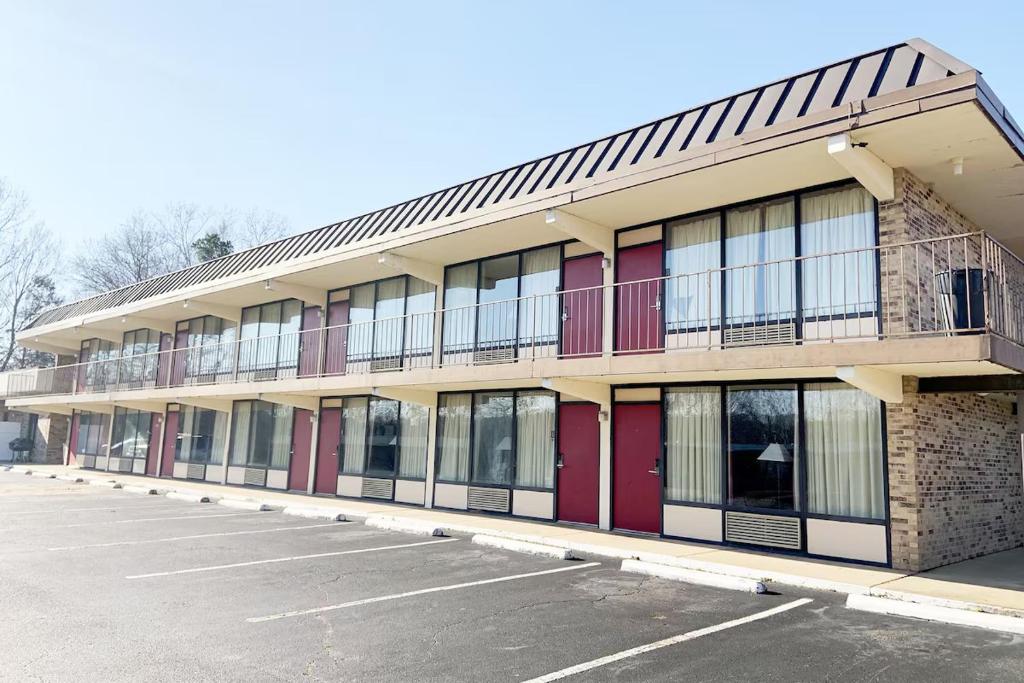 Paris Inn and Suites, Paris (updated prices 2025)