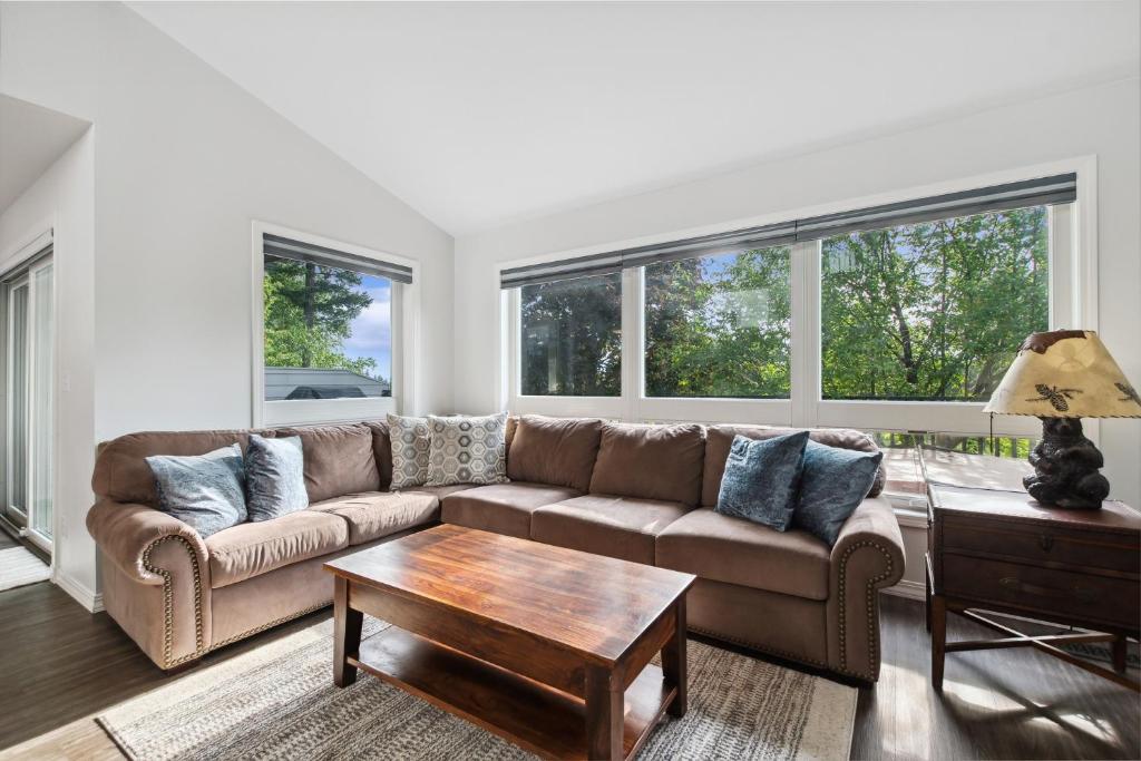 Tee Time, Columbia Falls की (2026 के लिए अपडेट हुई कीमत)