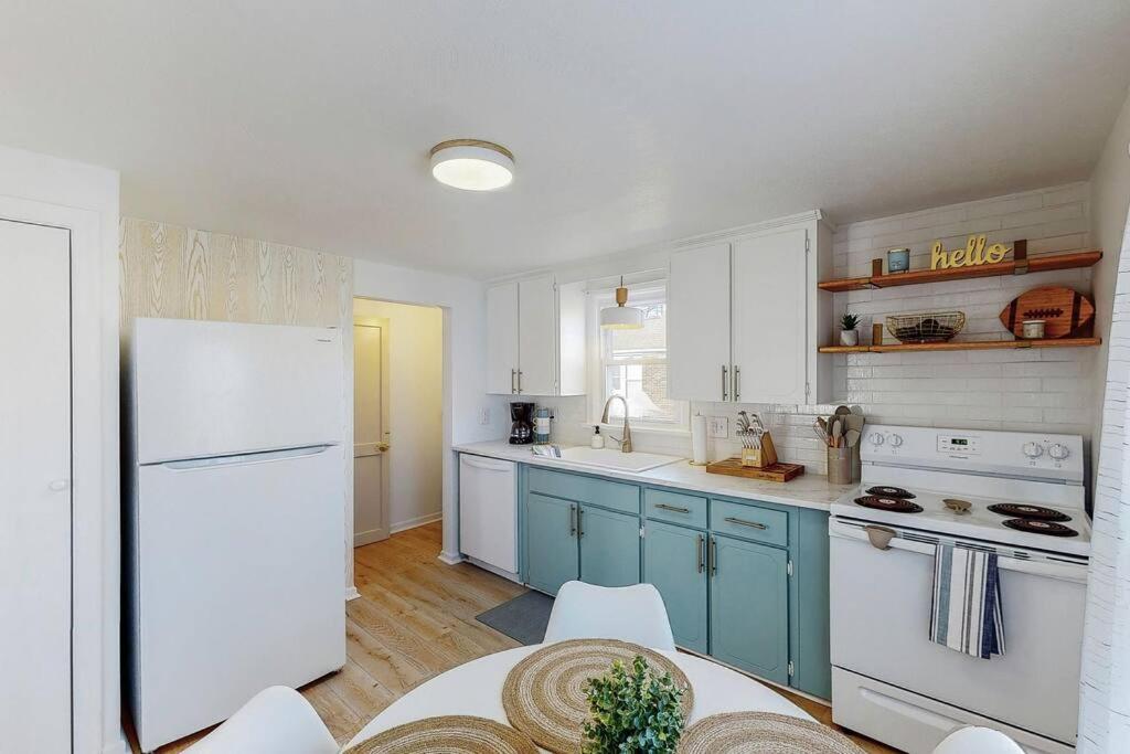 End Zone Escape-Light and Bright HOF Village Home, Canton (updated ...