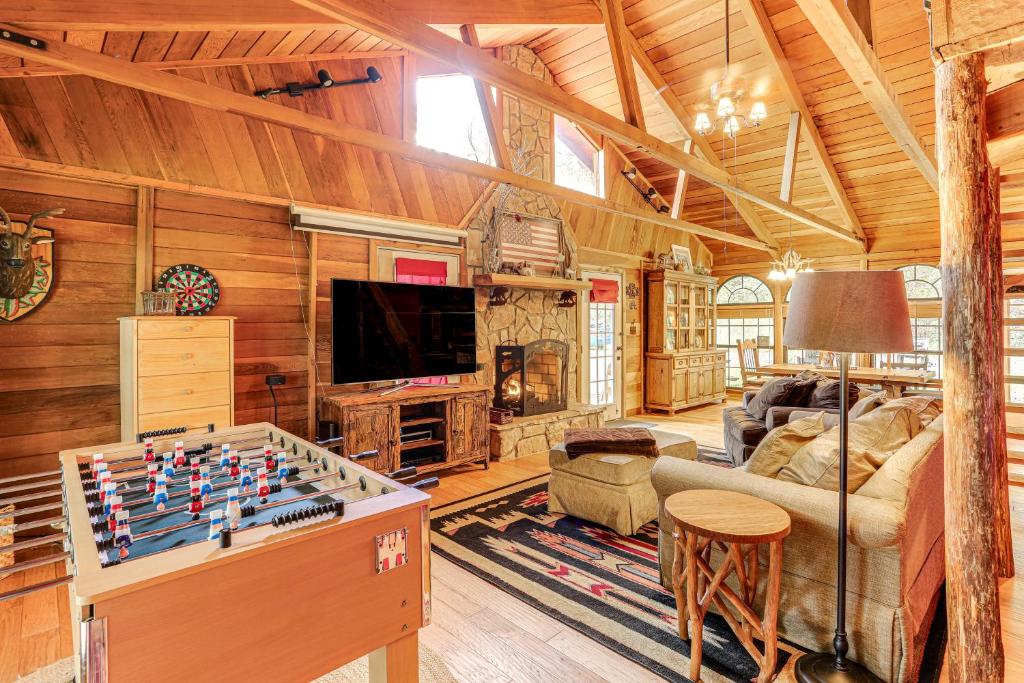 Tumbling Shoals Cabin Less Than 1 Mi to Beaches and Boating!, Heber ...