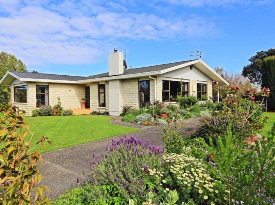 All you need by Clive river, Clive (aktualisierte Preise für 2025)