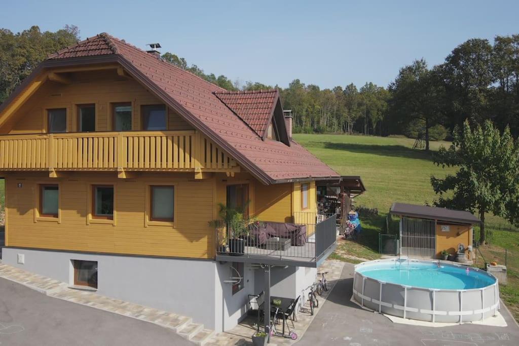 Snoopy House, Žužemberk (updated prices 2026)