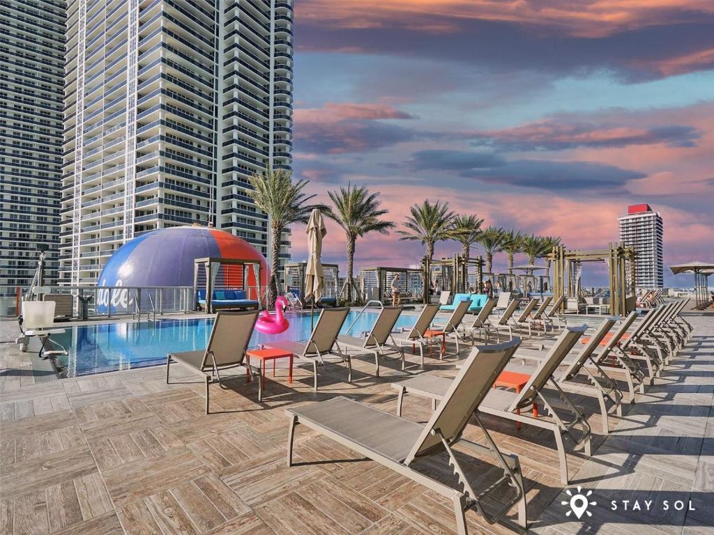 Insane Ocean View Balcony Beachfront Resort Pool, Hollywood (updated ...