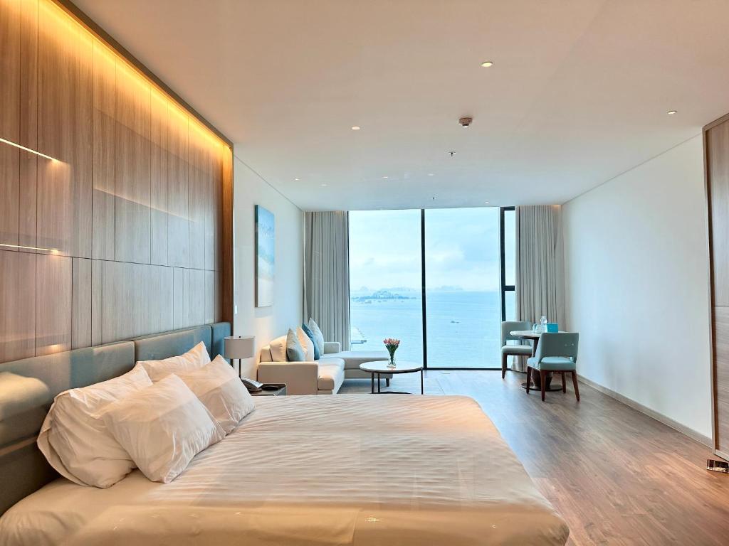 A La Carte Ha Long Bay - Sea View Apartment, Ha Long (updated prices 2025)