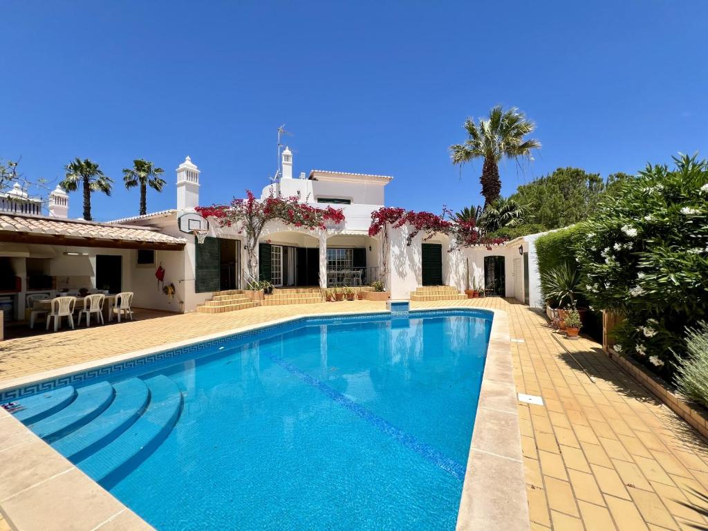 Alvor Traditional Villa With Pool by Homing, Mexilhoeira da Carregacao ...