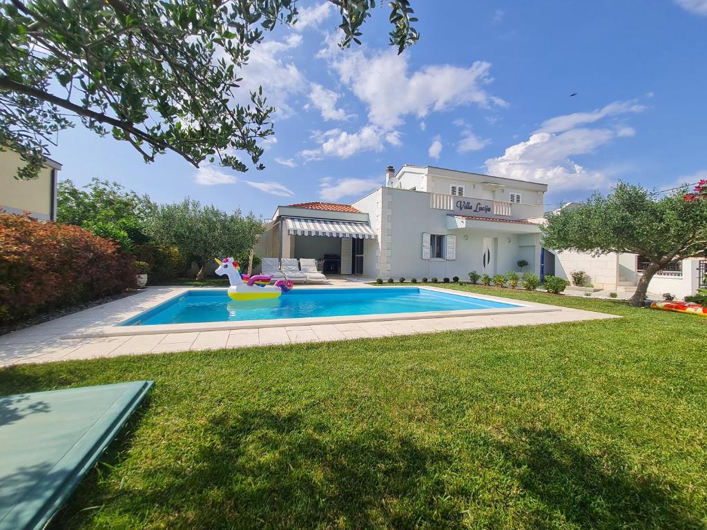 Romantična villa Lucija sa grijanim bazenom, Vrsi (precios actualizados ...