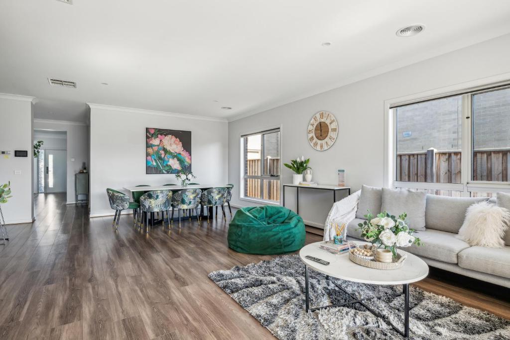 Shine Point Cook - Elegant Home Sweet Home, Point Cook (updated prices ...