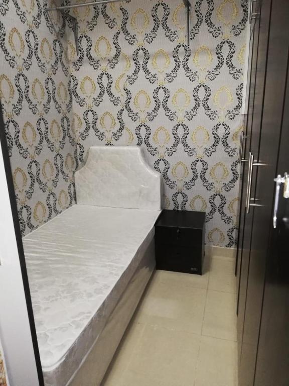102 Room 6 close partition with attached big cabinet, Dubai ...