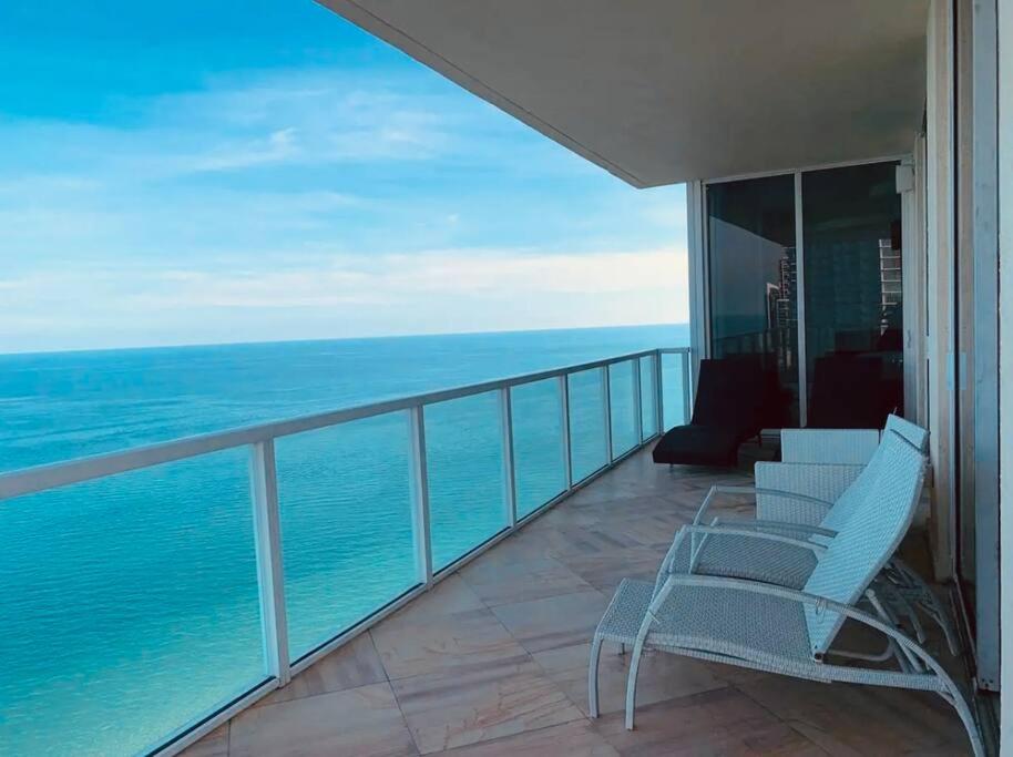 Luxurious ocean front panoramic ocean and city view, Sunny Isles Beach ...