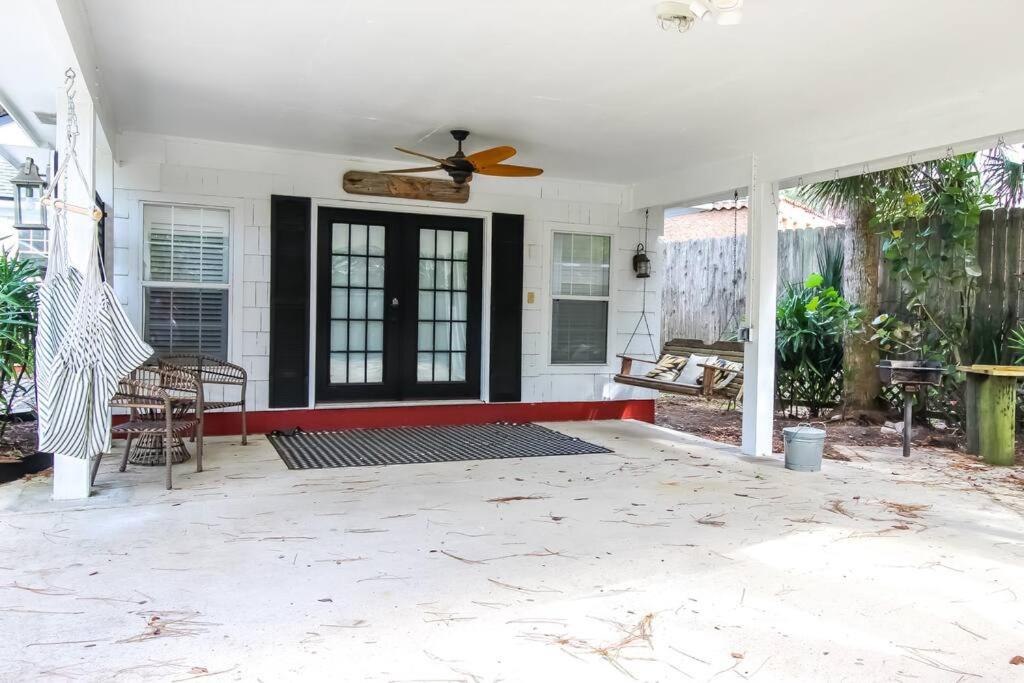 The Mini Moody - Luxurious Home Recently Renovated Close to Beach ...