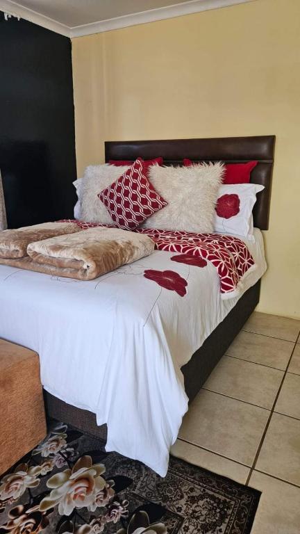Goodlife Guest House In Mafikeng Mahikeng Updated Prices 2025
