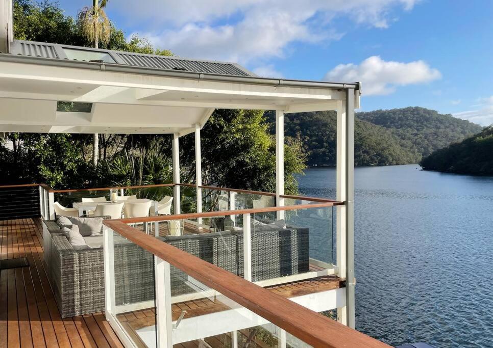 NINE at Berowra Waters, luxury waterfront with hot tub, Berrilee ...