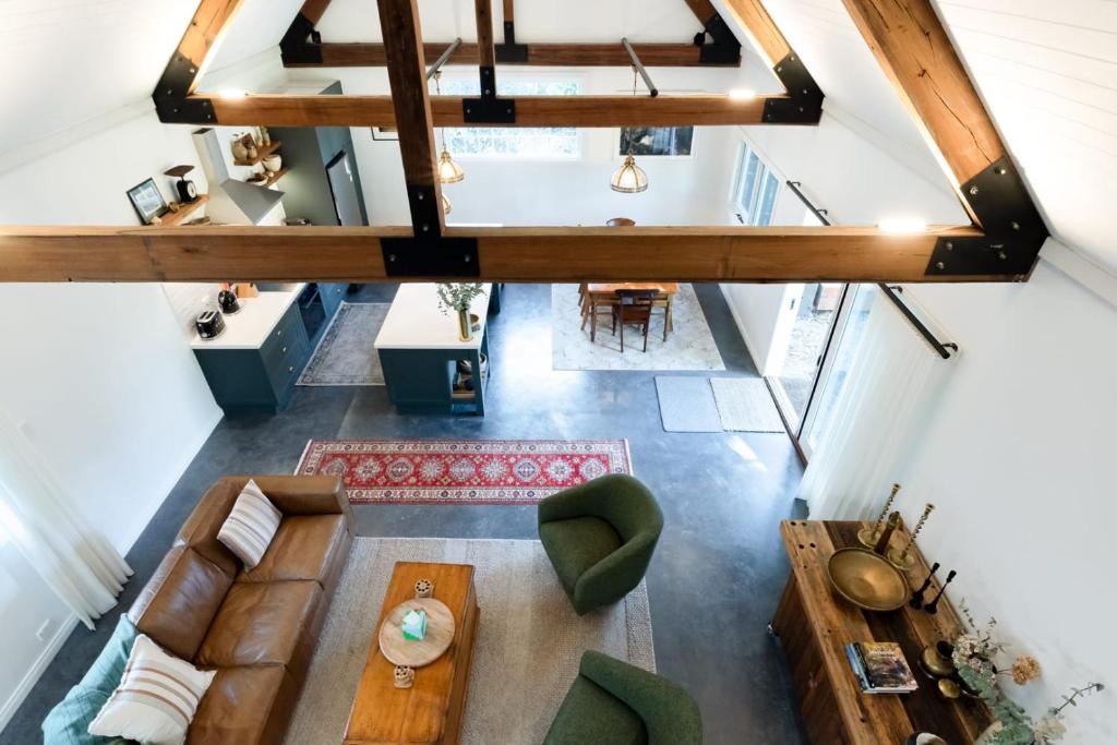 Blackwood Tree Barn Conversion with Parking & Wifi, Evandale - Harga ...