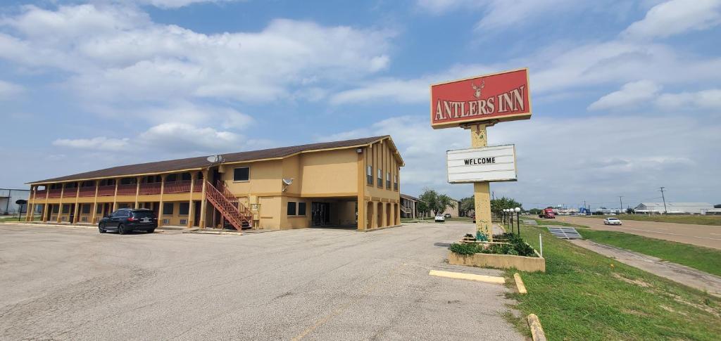 Antlers Inn, Cuero (updated prices 2026)