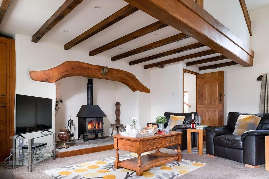 PLAS IWRWG GRANARY - Stunning Barn Conversion based in North Wales, Tal ...