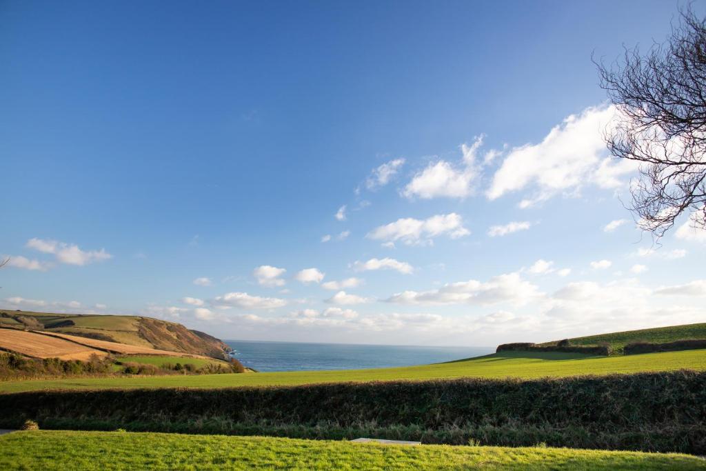 Spectacular Sea View Retreat, Lanteglos (updated prices 2026)