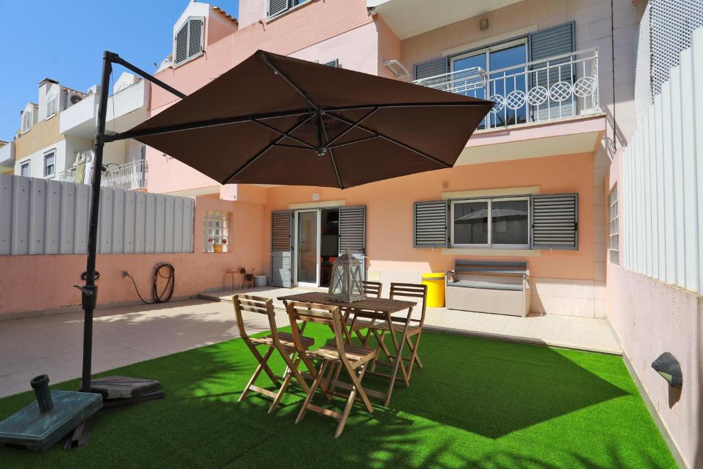 Caparica Coast Villa, Charneca (updated prices 2025)