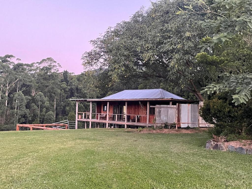 Hitching Rail Hut, Coramba (updated prices 2026)