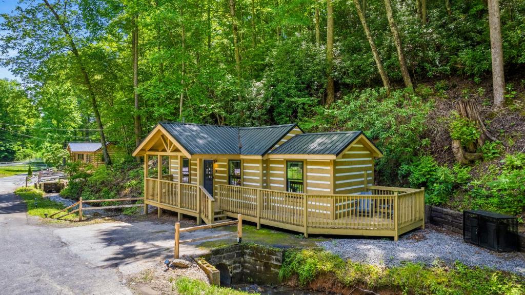 Cabin 4 at Camp Moonshine 2 Bedrooom, Gatlinburg – Updated 2024 Prices