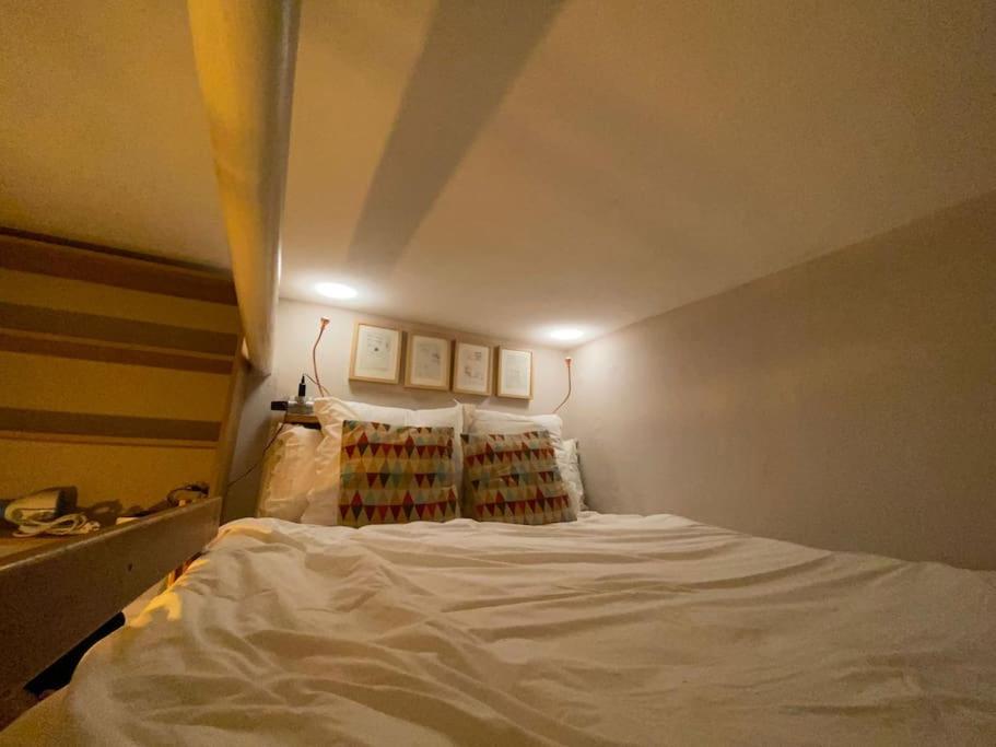 Mini estudio de 8 m2 en el corazón de Malasaña de MembrilloSuites ...