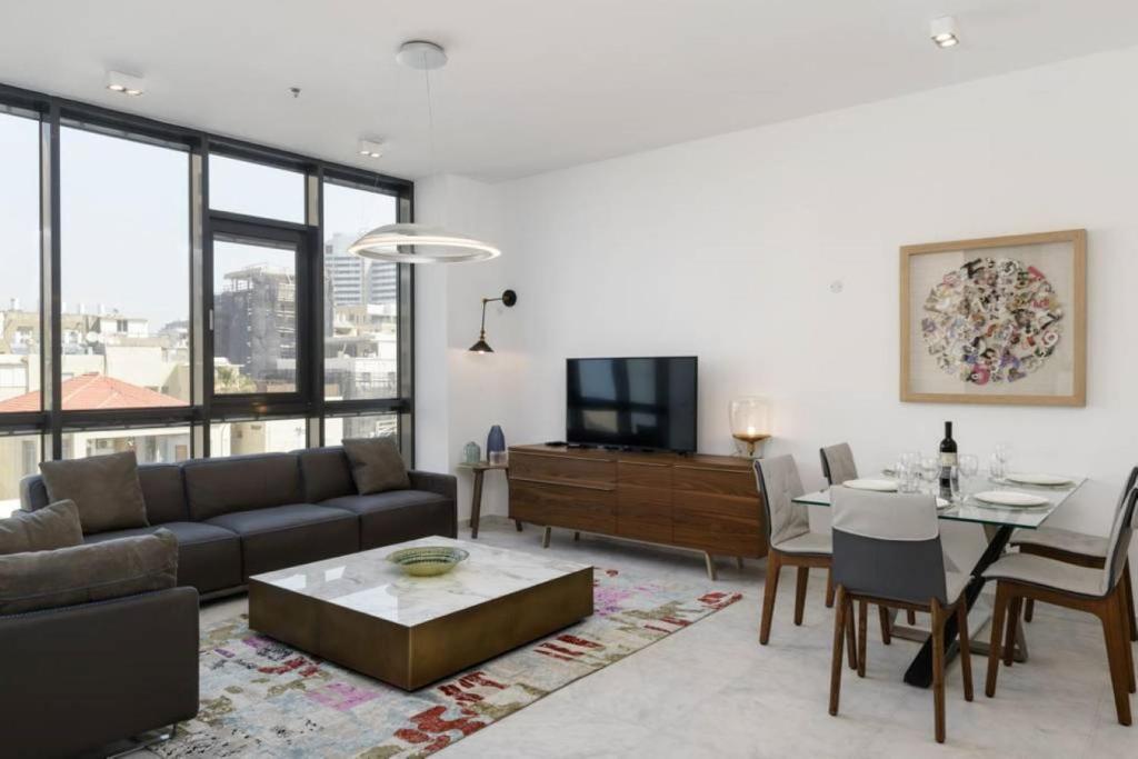 Fancy 2BR at Hayarkon with MAMAD by HolyGuest, Tel Aviv (updated prices ...