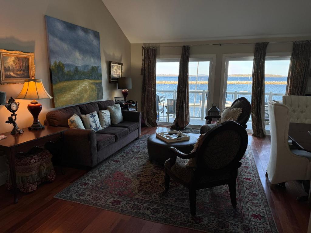 Oceanfront Luxury Magical Views Sunset and Sunrise, Western Shore ...