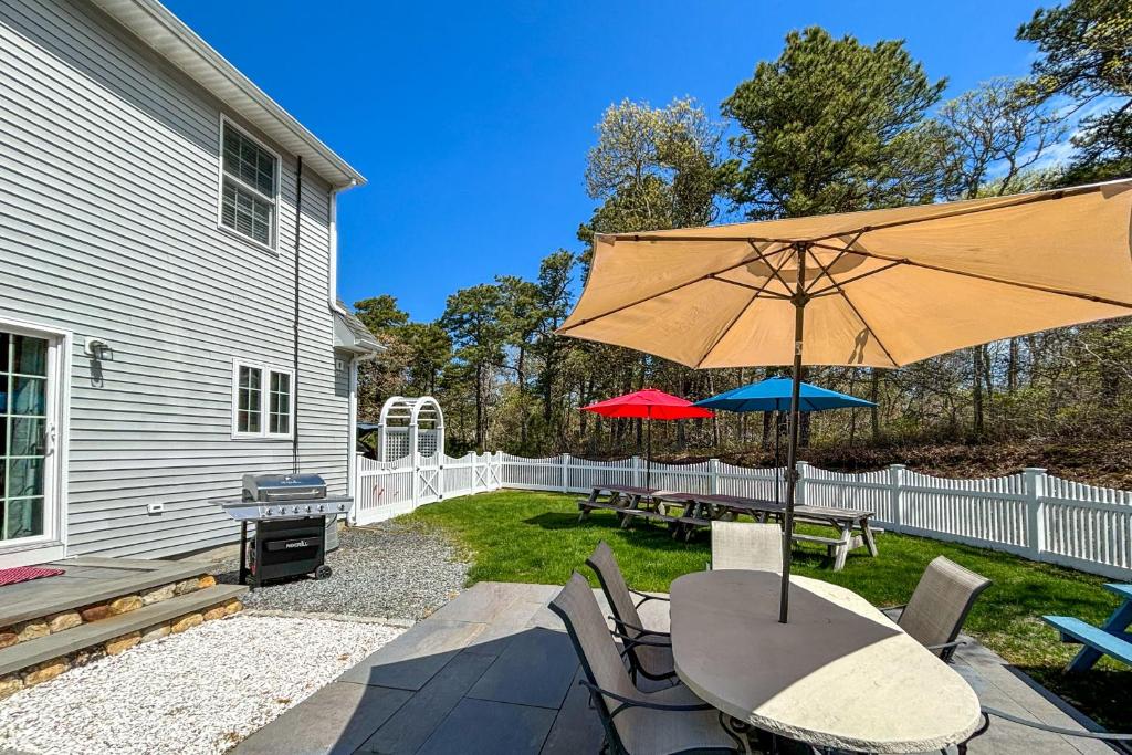 1 Mi to Beach Home with Fire Pit and BBQ in Cape Cod!, South Chatham ...