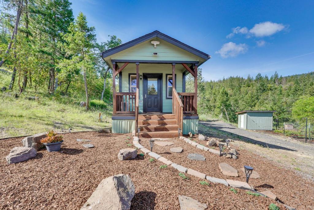 Hiking Trail On-Site Mtn-View Eagle Point Retreat, Eagle Point (updated ...