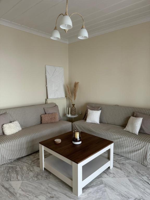 Artaki beach house with view, Koroni (updated prices 2024)