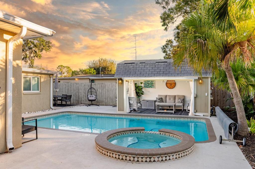 Pool Home Close to the Beach and Downtown, Seminole (updated prices 2026)