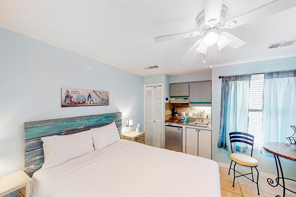 The Inn at St. Thomas Square #1202c, Panama City Beach (updated prices ...