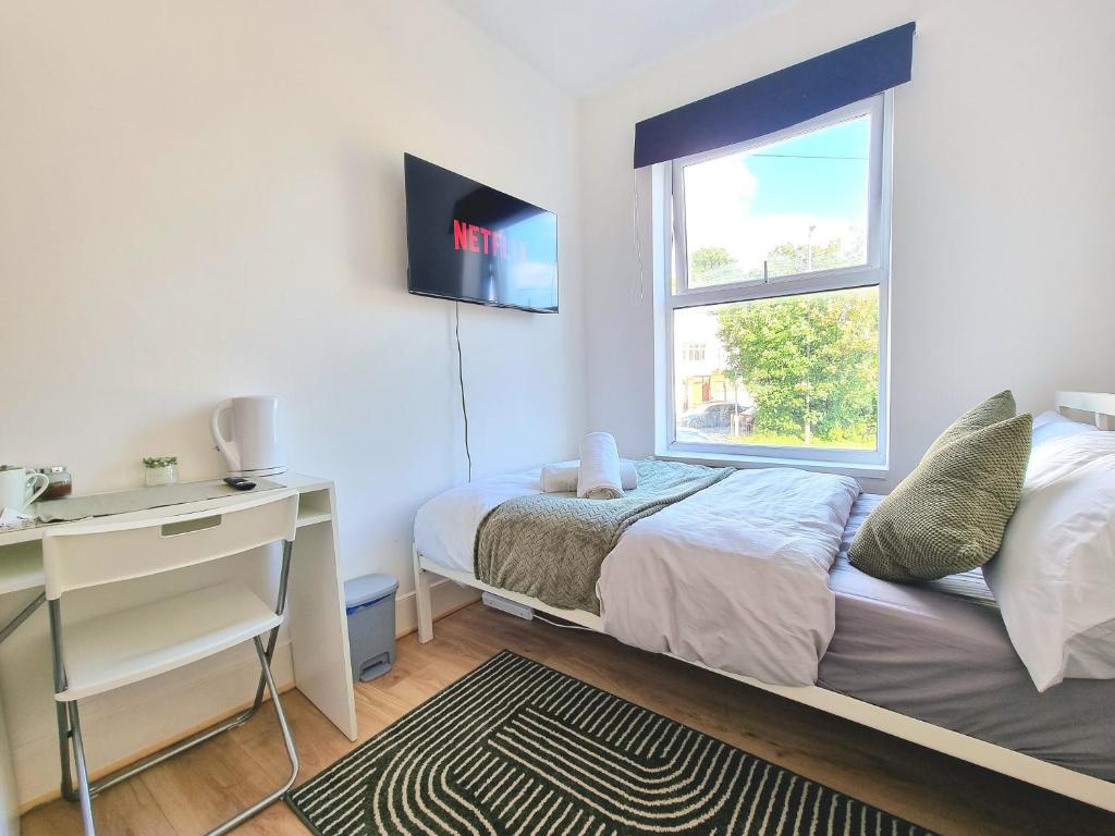 Easy Rooms, London Luton Airport -24 HOUR CHECK-IN, Luton (updated ...