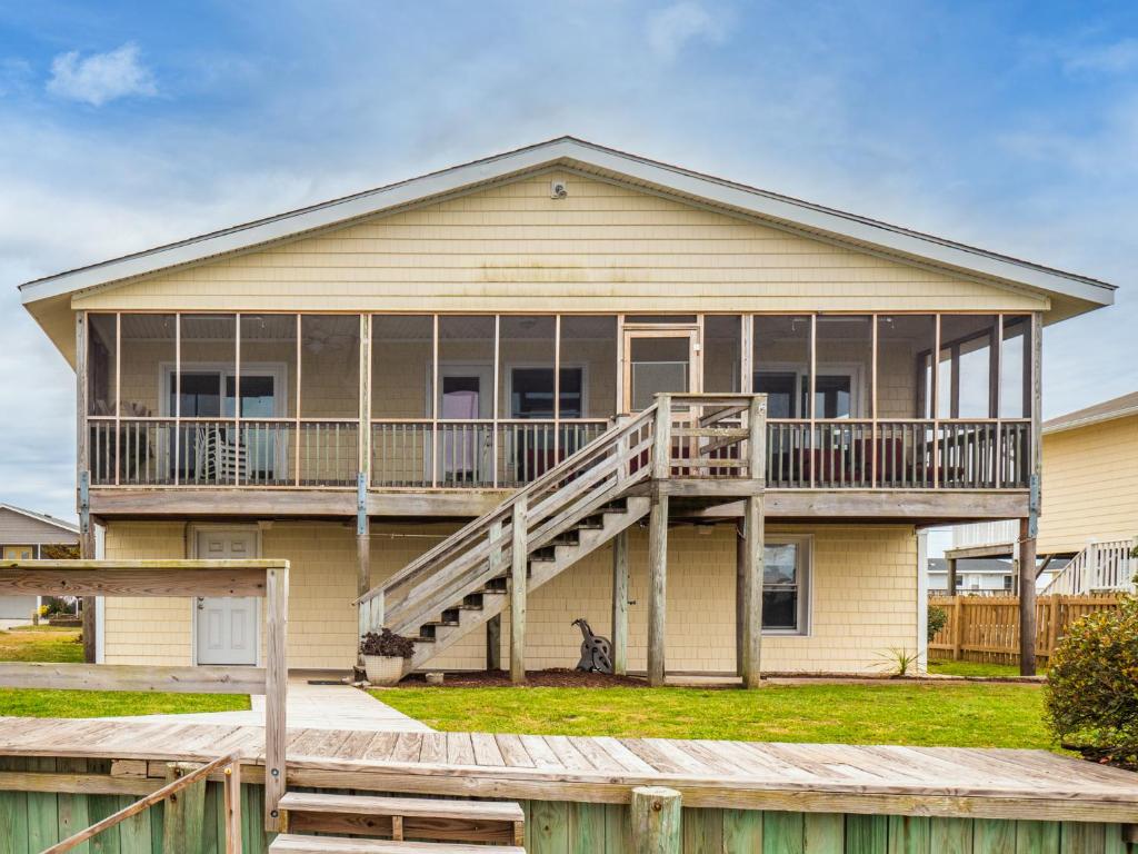 Lindy B, Topsail Beach (updated prices 2026)