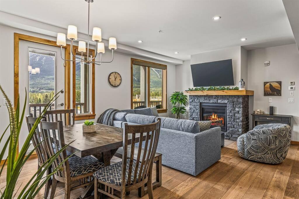 Spring Creek Views at Luxurious Timberstone Lodge, Canmore (updated ...