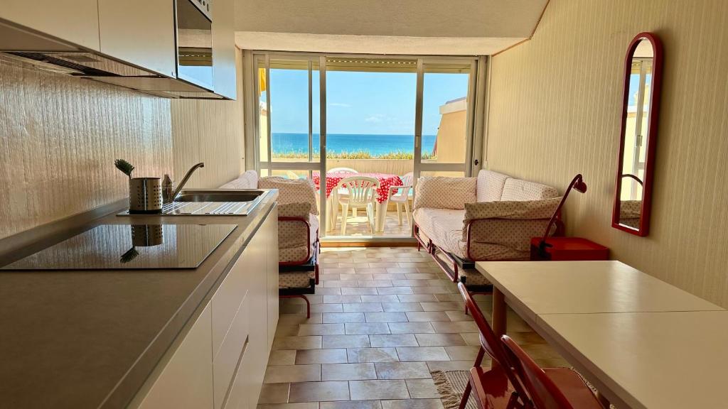 SE084 - Senigallia, nuovo monolocale fronte mare alle Piramidi ...