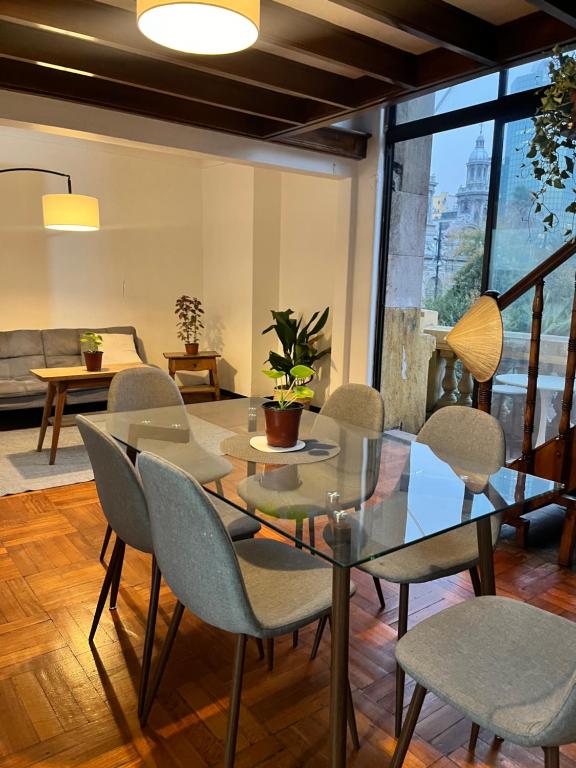 Duplex con balcón a casco histórico, Santiago (aktualisierte Preise für ...