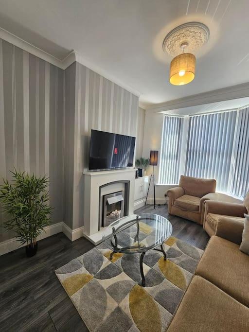 City Centre - Comfy 6 beds - Up to 30 percent off - Contractors delight ...