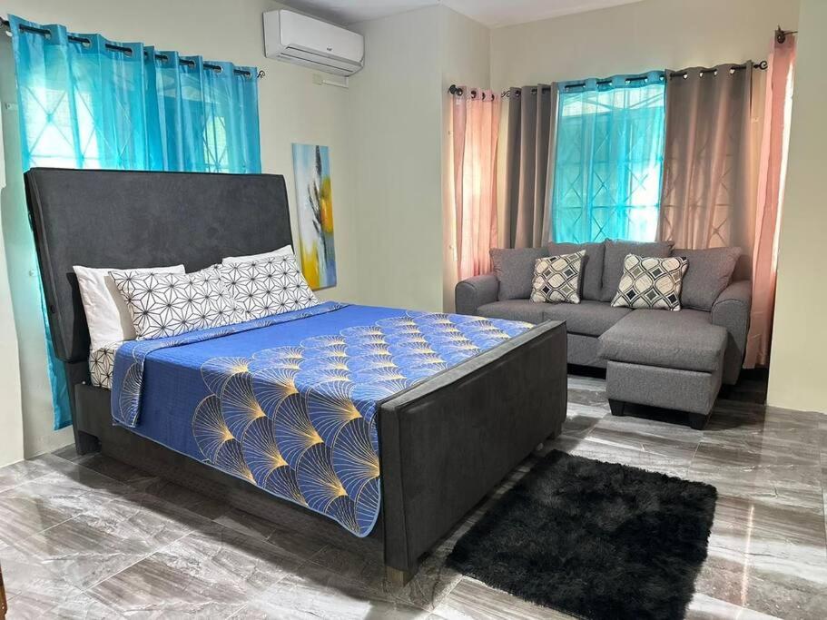 MB's Hideaway-Drax Hall home, Saint Annʼs Bay (aktualisierte Preise für ...